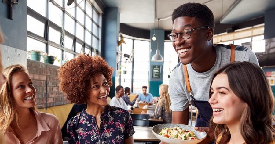 5 maneiras de como atender um cliente em seu restaurante